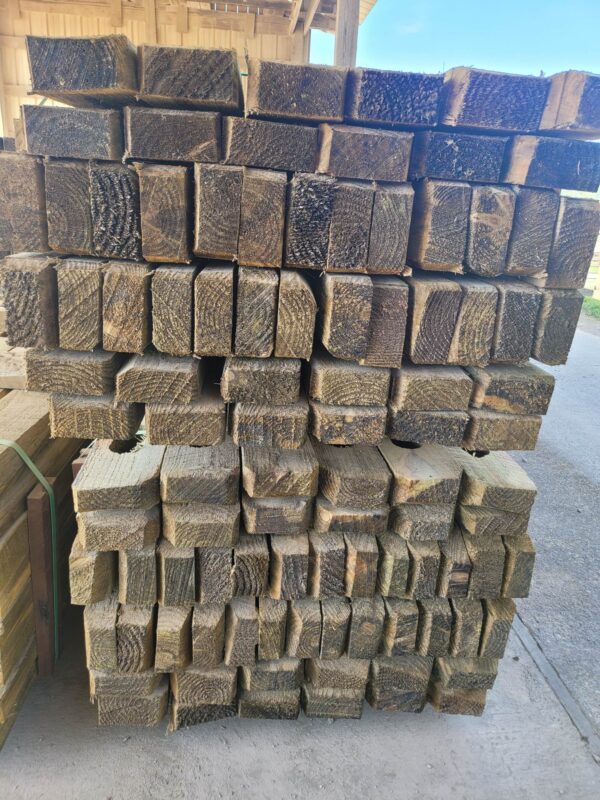 2 Hole Diamond Rail Line Post